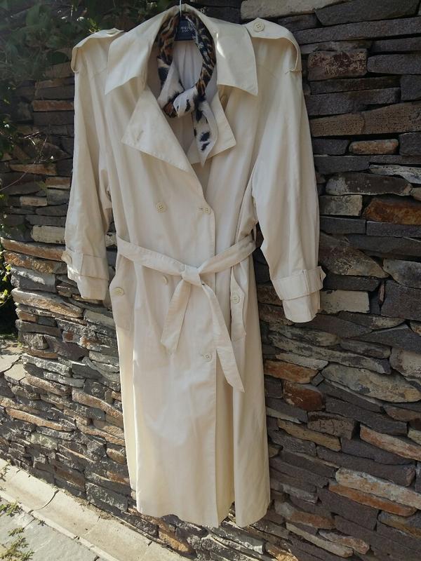 Тренч масляного цвета оверсайс швейцария — цена 790 грн в каталоге Плащи Купить женские вещи