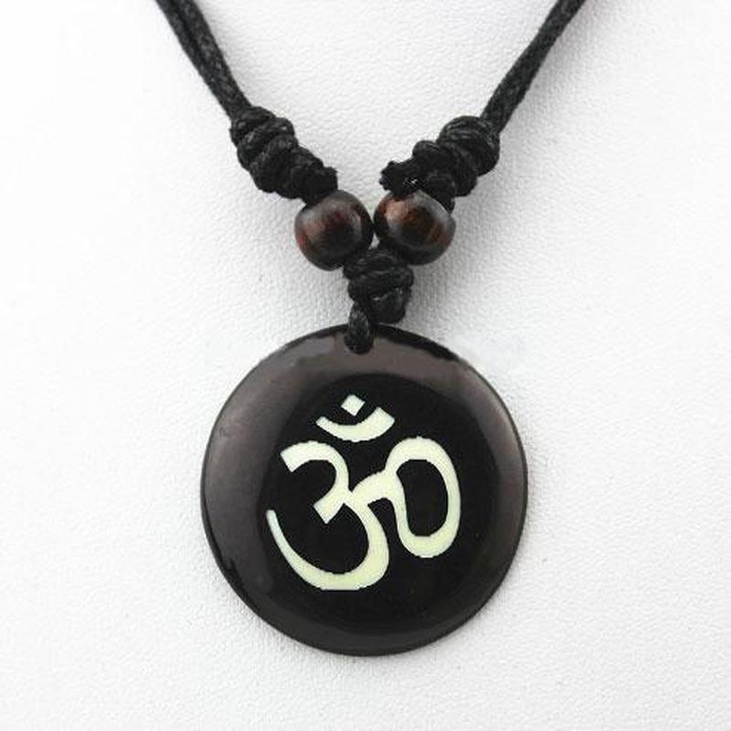 Ом — амулет із кістки яка — ціна 200 грн у каталозі Підвіски Купити аксесуари за доступною ціною