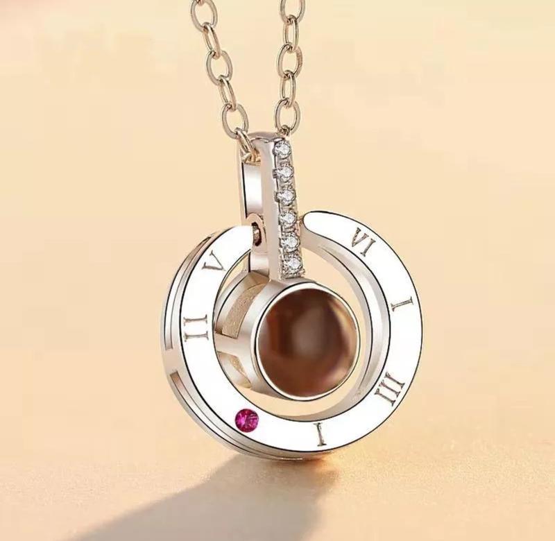 Кулон із ланцюжком із гравіюванням і проекцією фрази я тебе люблю 100 мовами дуже красиво — ціна