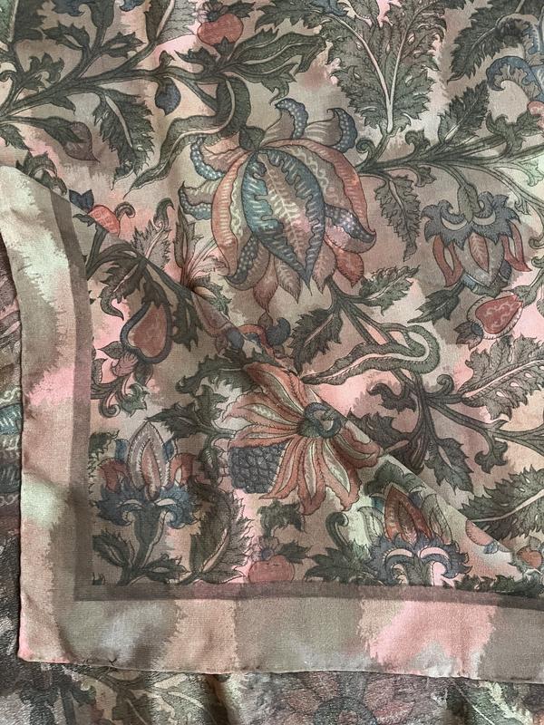 Велика шовкова хустка — ціна 460 грн у каталозі Шарфи Купити аксесуари за доступною ціною на