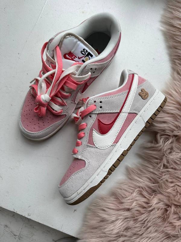 Жіночі шкіряні кросівки nike sb dunk low se 85 double swoosh pink rabbit — ціна 2950 грн у ...