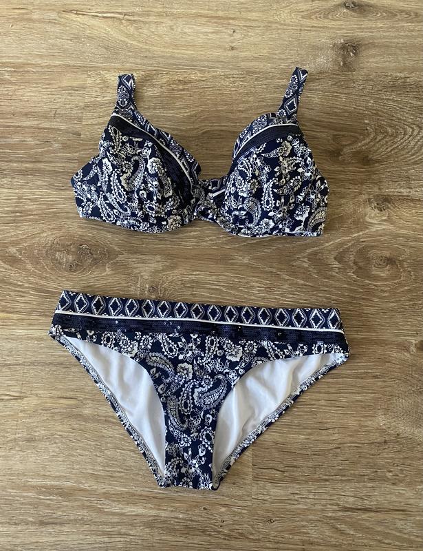 Шикарный, купальник, с красивым, принтом, тонов темно синего с белым ...