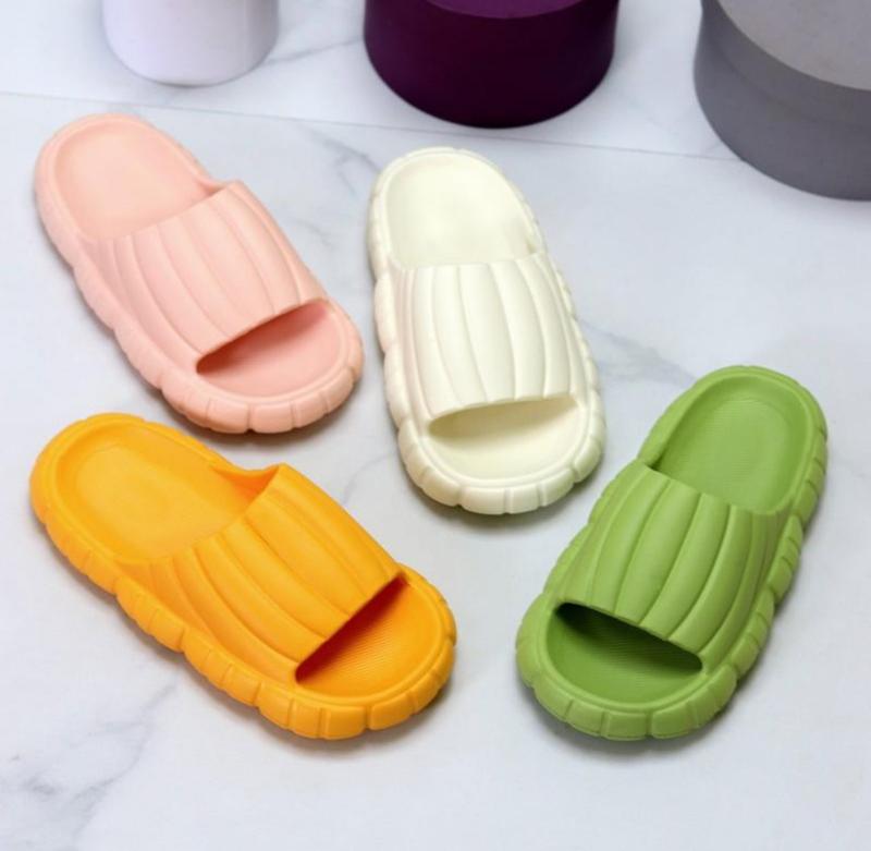 Тапочки пінка — ціна 360 грн у каталозі Шльопанці Купити жіночі речі за доступною ціною на Шафі