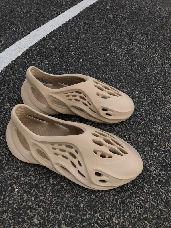 Кросівки кроссовки adidas yeezy foam runner mist beige — ціна 1199 грн ...
