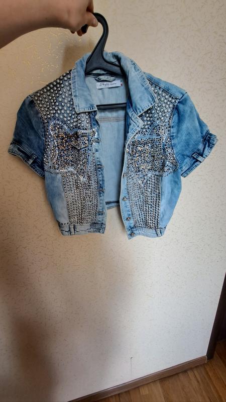 Джинсова жилетка з декором — ціна 70 грн у каталозі Жилетки Купити