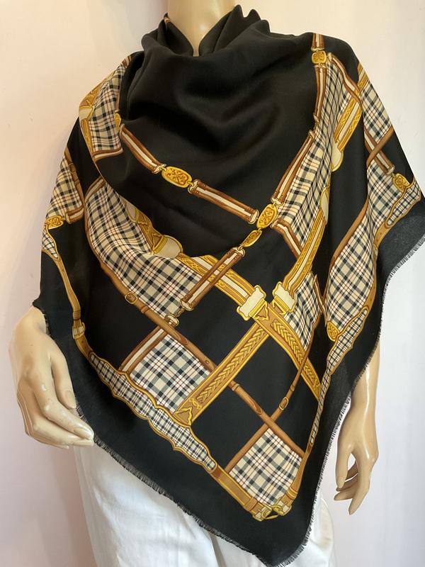 Велика італійська гарна хустка — ціна 165 грн у каталозі Шарфи Купити аксесуари за доступною