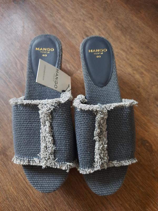 Шлепанцы Mango раз 40 по стельке 26см на узкую ногу не подойдут — цена 550 грн в каталоге