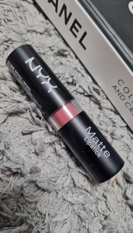 Помада nyx — цена 50 грн в каталоге Помада для губ Купить товары для ...