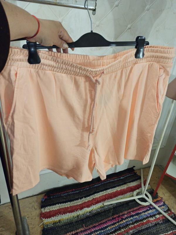 Нові шорти великого розміру — ціна 200 грн у каталозі Шорти Купити жіночі речі за доступною