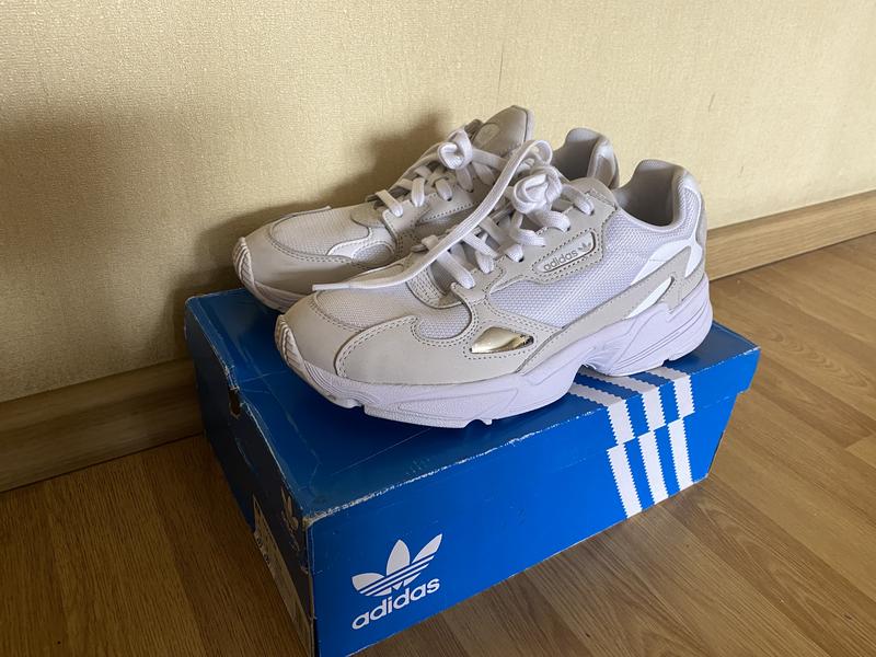 Adidas Falcon — ціна 1200 грн у каталозі Кросівки Купити жіночі речі за