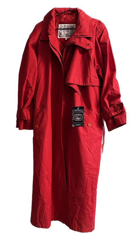 Плащ тренч з плащової тканини з широким англійським коміром і поясом по лінії талії червоний