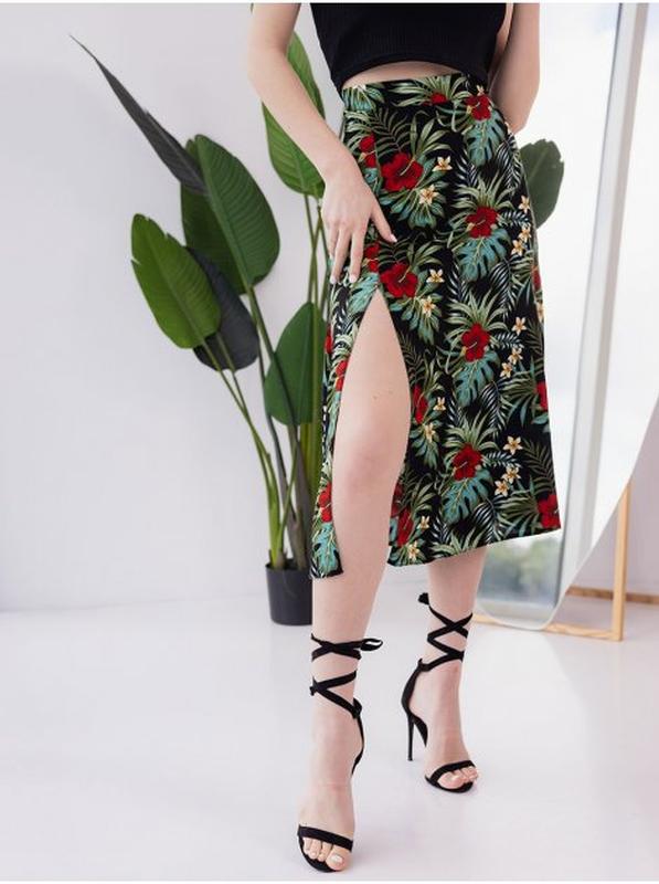 Принтова юбка міді з розрізом спереду — ціна 330 грн у каталозі Міді спідниці Купити жіночі речі