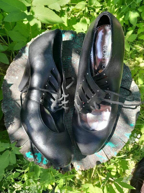 Мощные винтажного стиля туфли на среднюю ногу.произведены на возраст ...