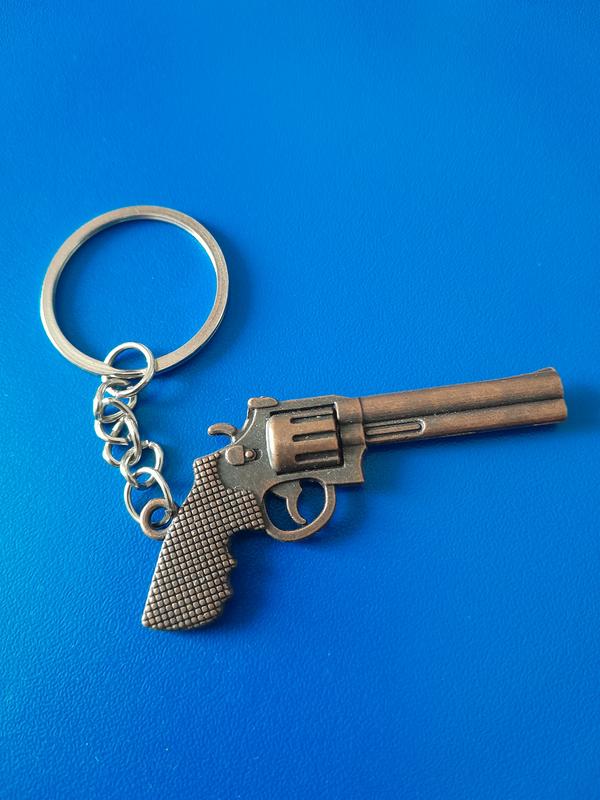 Брелок пістолет — ціна 50 грн у каталозі Сувеніри Купити товари для дому та побуту за доступною