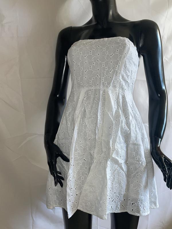 Біла сукня бандо Forever 21 прошва — ціна 662 грн у каталозі Короткі сукні Купити жіночі речі за