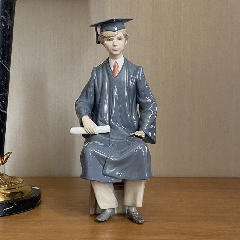 Порцелянова статуетка Lladro «випускник — ціна 5500 грн у каталозі Статуетки Купити товари для