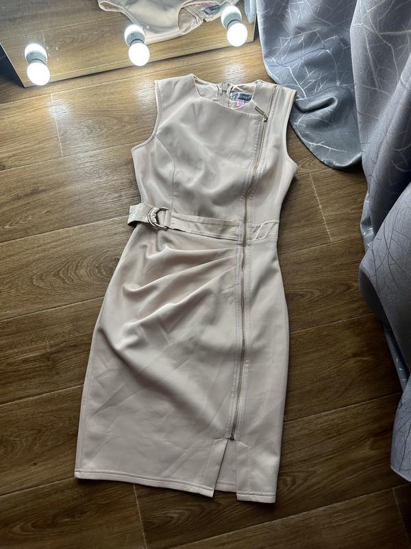 Коротка бежева сукня карандаш — ціна 399 грн у каталозі Короткі сукні Купити жіночі речі за