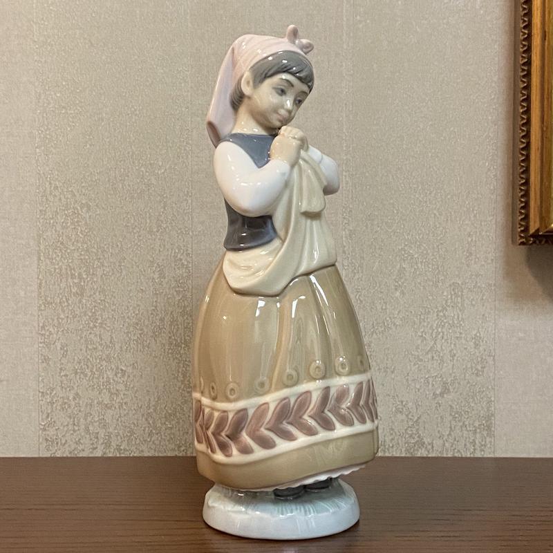 Порцелянова статуетка Lladro «румяна дівчина — ціна 3800 грн у каталозі Статуетки Купити