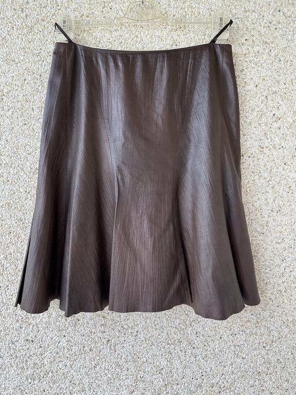 Шкіряна спідниця — ціна 500 грн у каталозі Міді спідниці Купити жіночі речі за доступною ціною