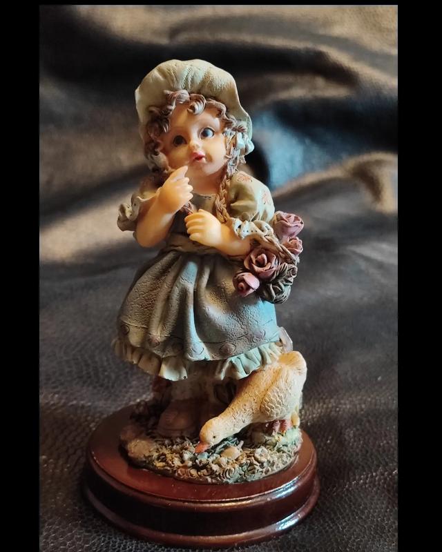 Вінтажна статуетка дівчинки вікторіанської епохи — ціна 550 грн у каталозі Статуетки Купити