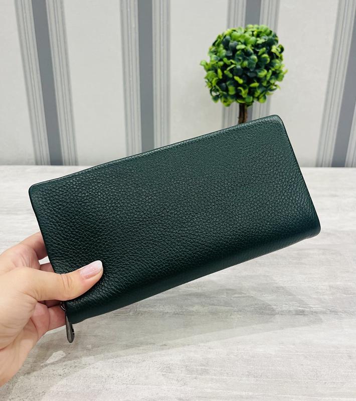 Шкіряний жіночий гаманець клатч в зеленому кольорі — ціна 850 грн у каталозі Гаманці Купити