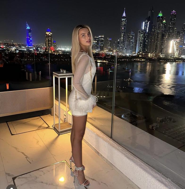 Сукня з пірʼям — ціна 2000 грн у каталозі Вечірні сукні Купити жіночі речі за доступною ціною на