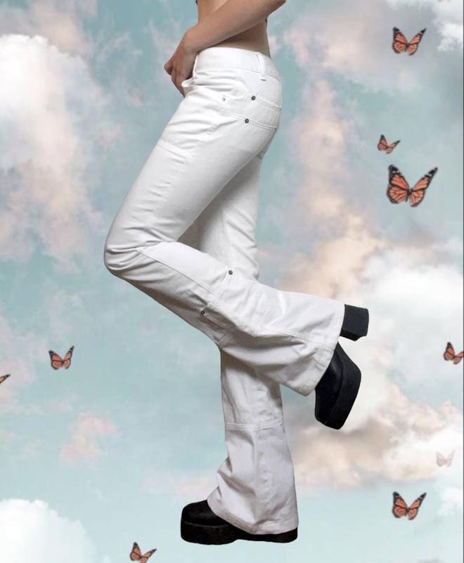 Белые винтажные джинсы клеш на низкой посадке в стиле 2000-х — цена 230 ...