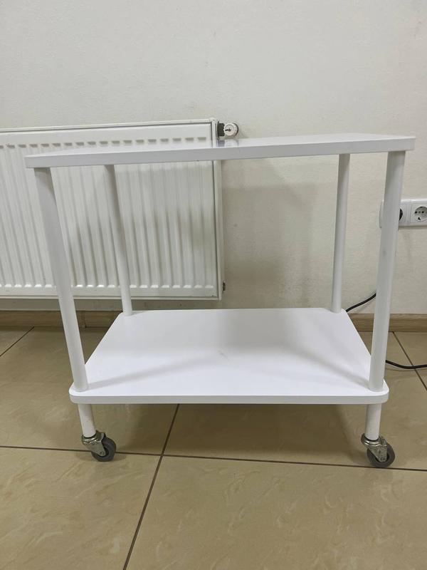 Стіл білий з колесами етажерка Jysk — ціна 750 грн у каталозі Столи Купити товари для дому та
