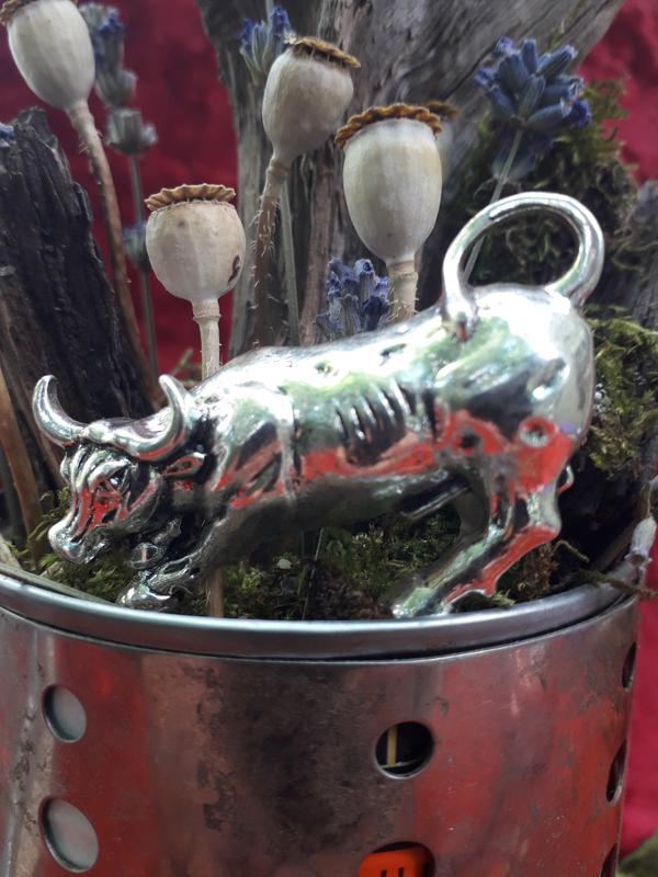 Брошь металевий телець длябогатства — ціна 75 грн у каталозі Брошки Купити аксесуари за