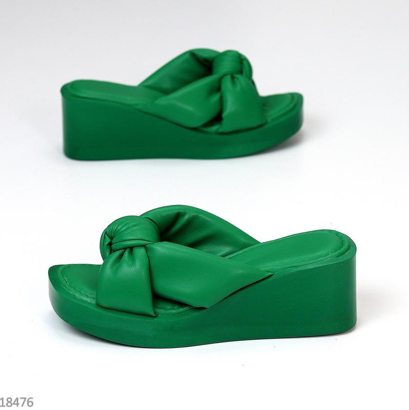 Шльопанці на танкетці — ціна 1350 грн у каталозі Шльопанці Купити жіночі речі за доступною ціною