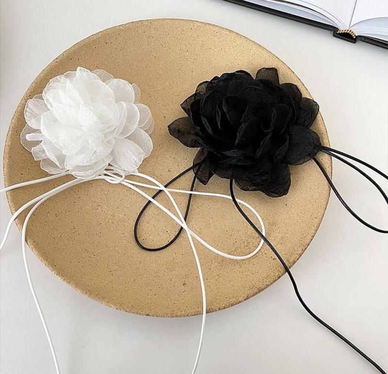 Чокер шнурок із квіткою чорною тренд — ціна 155 грн у каталозі Чокери Купити аксесуари за