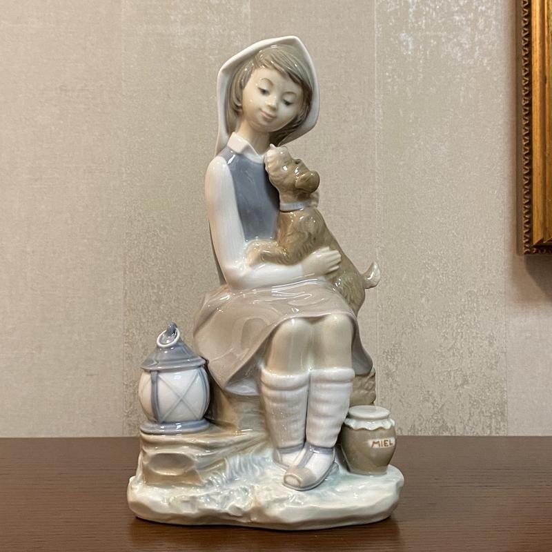 Фарфоровая статуэтка Lladro «девушка с фонарем — цена 3800 грн в каталоге Статуэтки Купить