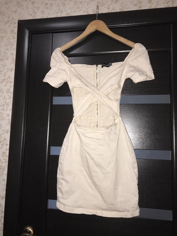 Ніжна сексуальна сукня в базовому кольорі з гарним силуетом — ціна 199 грн у каталозі Сукні міді