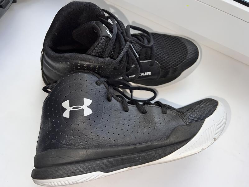 Кроссовки Under Armour — ціна 800 грн у каталозі Кросівки Купити жіночі речі за доступною ціною