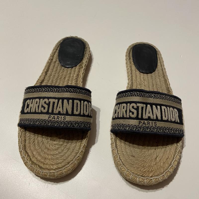 Шльопанці Christian Dior — ціна 3800 грн у каталозі Шльопанці Купити жіночі речі за доступною