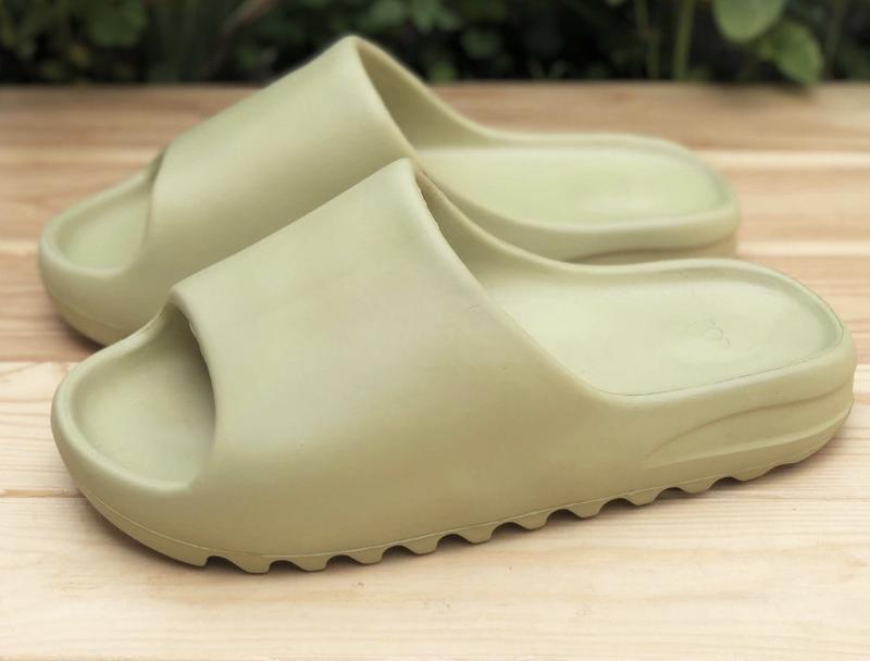 Adidas yeezy slide olive no logo — ціна 1350 грн у каталозі Кросівки ...