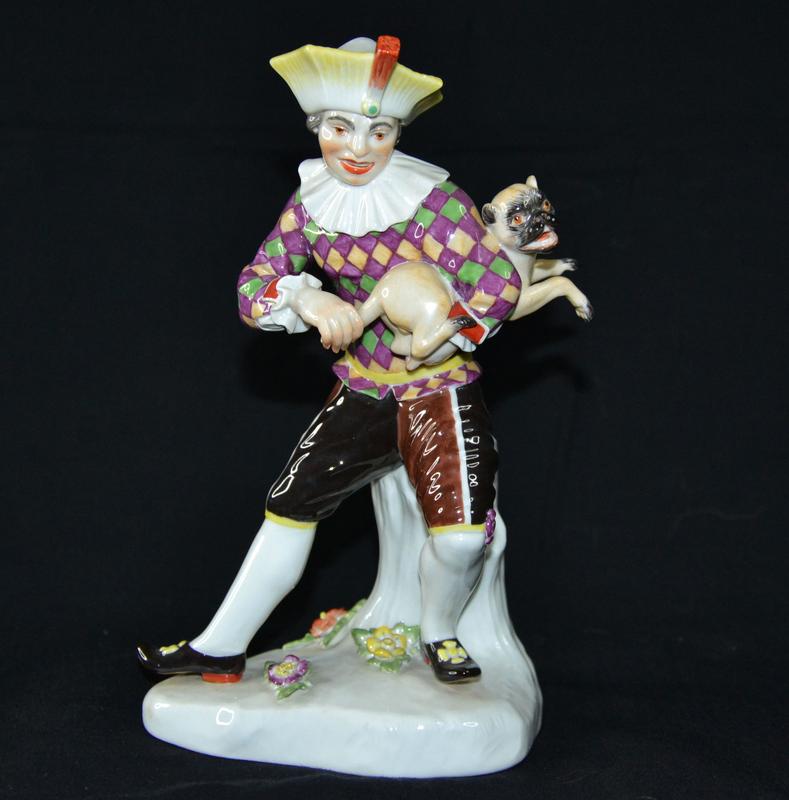 Мейсенская фарфоровая фигура арлекин с мопсом — цена 52000 грн в каталоге Статуэтки Купить