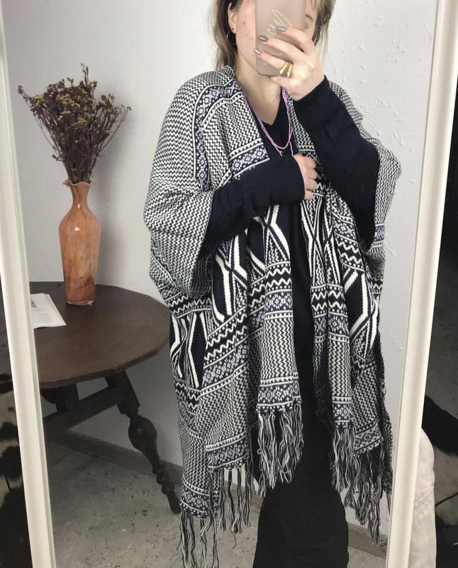 Стильна накидка з тороками — ціна 230 грн у каталозі Накидки Купити жіночі речі за доступною