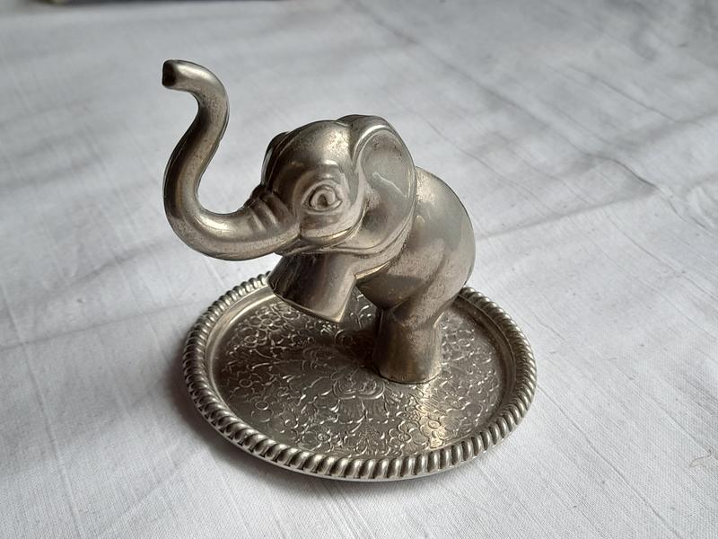 Підставка під перстені -слон , silver plated seba made in england ...
