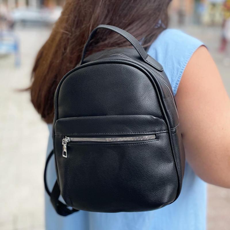 Жіночий чорний рюкзак — ціна 900 грн у каталозі Рюкзаки Купити аксесуари за доступною ціною на