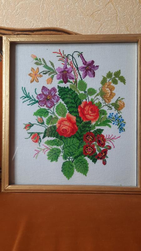 цветы картина вышитая крестиком — цена 7000 грн в каталоге Картины Купить товары для дома и