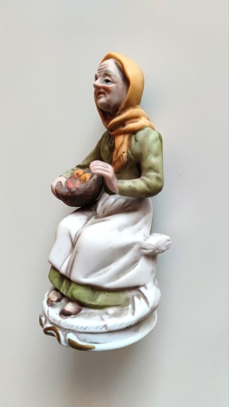 Винтажная фарфоровая статуэтка бабушка 4448 — цена 650 грн в каталоге Статуэтки Купить товары