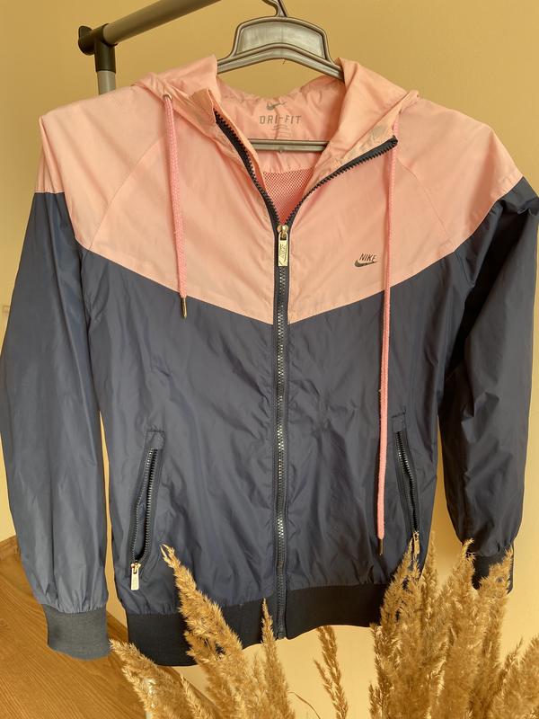 Ветровка — цена 200 грн в каталоге Ветровки Купить женские вещи по доступной цене на Шафе