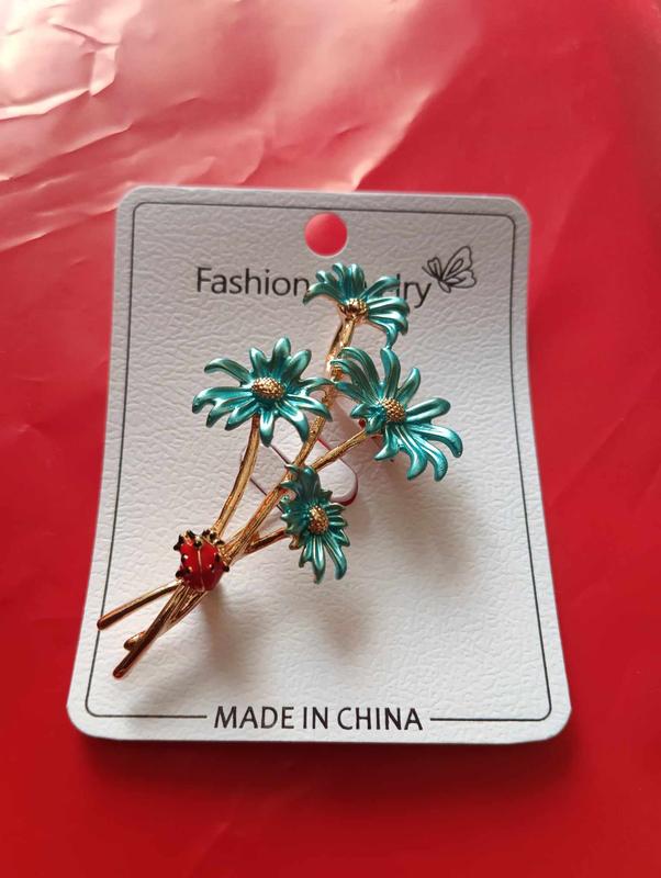 Ніжна брошка букет квітів з божою корівкою — ціна 265 грн у каталозі Брошки Купити аксесуари за