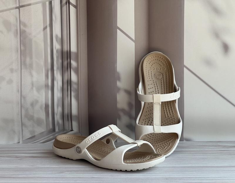 Crocs оригінальні стильні зручні шльопки — ціна 697 грн у каталозі Шльопанці Купити жіночі речі