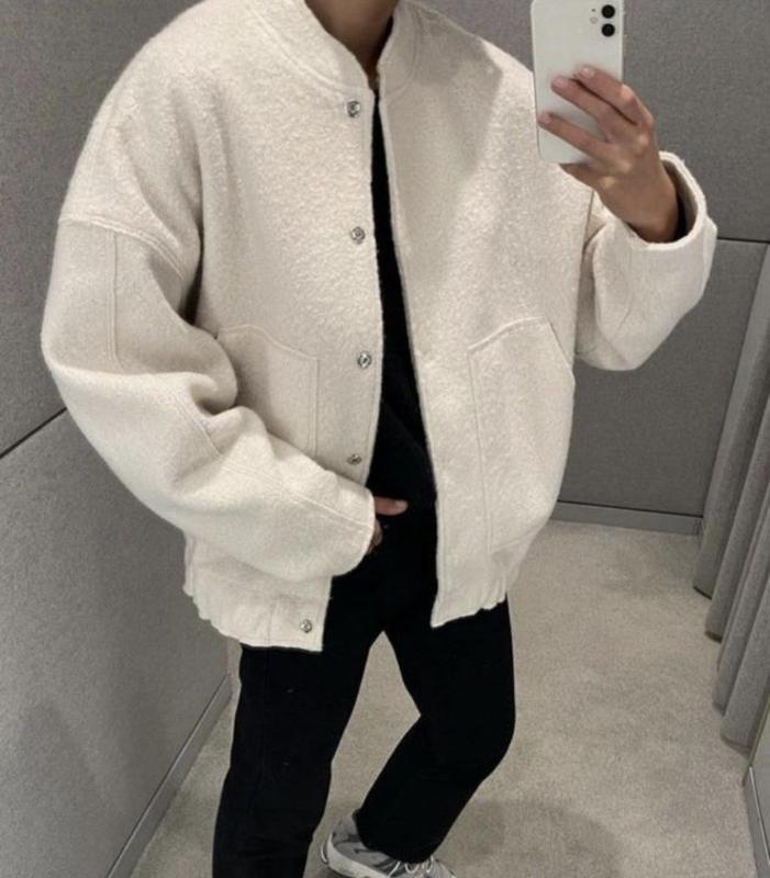 Бомбер Zara — ціна 1350 грн у каталозі Куртки Купити жіночі речі за доступною ціною на Шафі