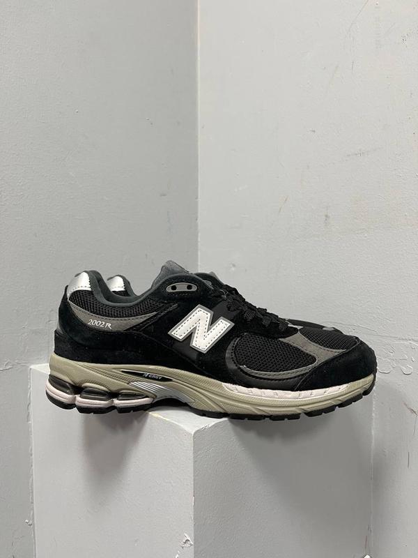 Кросівки new balance 2002r black white logo 2002 r — ціна 2299 грн у ...