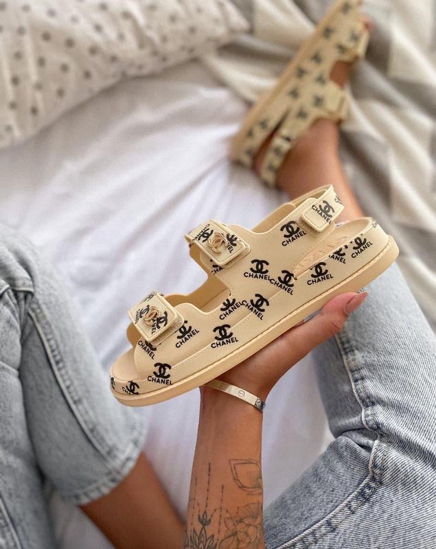 Chanel dad beige logo — ціна 1900 грн у каталозі Босоніжки Купити ...