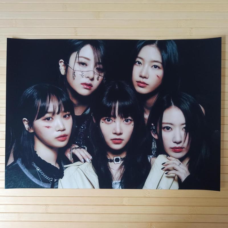 Постер ли серафин Le Sserafim — ціна 60 грн у каталозі Календарі Купити товари для дому та