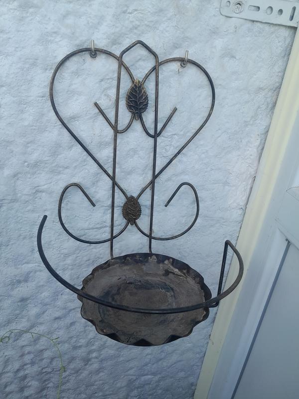 Железная полочка для вазонка — цена 250 грн в каталоге Кашпо Купить товары для дома и быта по